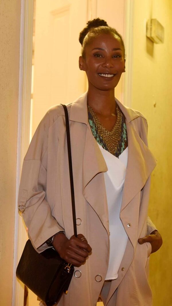 Daniela Ruah passeia com os filhos em Portugal - Estrelas - TVGUIA