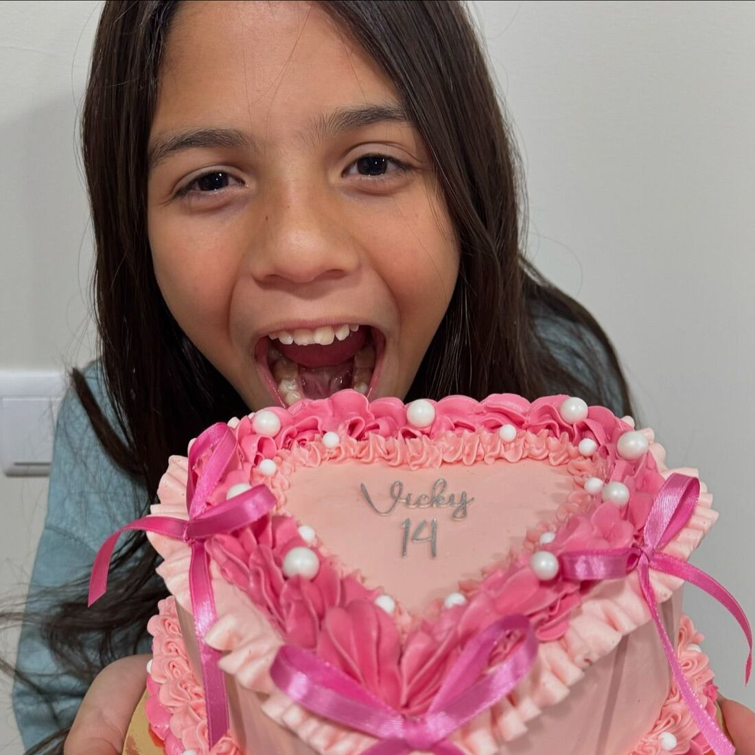 A história de Victoria Nicole, a jovem que pode vencer a Eurovisão ...